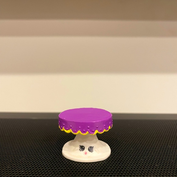 Shopkins | Toys | Shopkins Exclusive Corey The Cake Stand Shook In ...